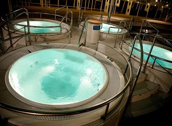 Pools onboard the Norwegian Gem - Cruiseline.com