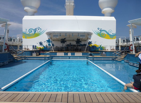 Pools onboard the Norwegian Getaway - Cruiseline.com